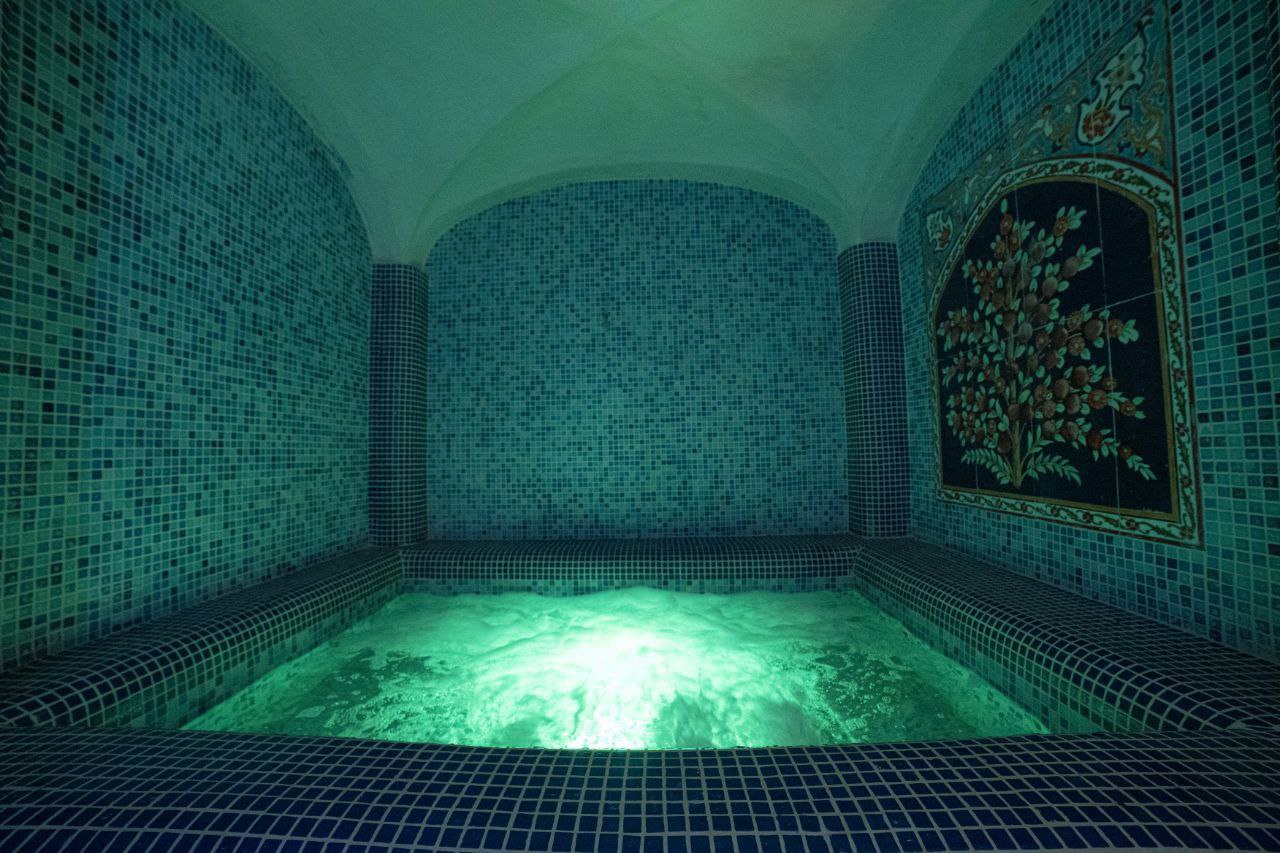 Book Emarat Haft Rang in Shiraz - Best Price Guarantee | 1stQuest